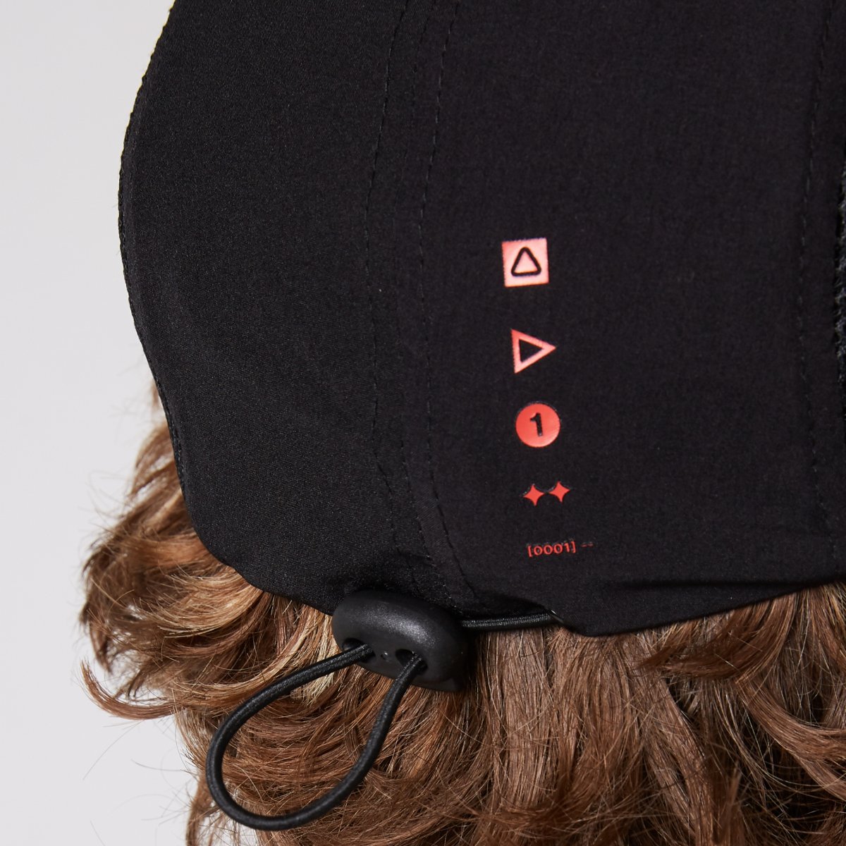 Follow Foil Cap in Black